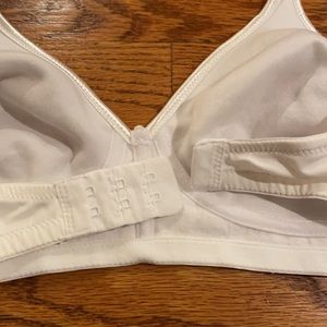 Warner's | Intimates & Sleepwear | Nwot Warners Wireless White Lined ...